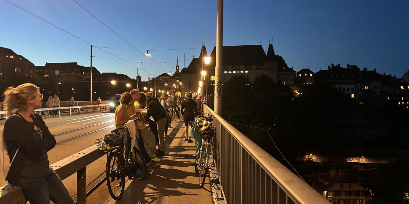 Rund 200 Berner bestaunen Blutmond auf Kirchenfeldbrücke | Nau.ch