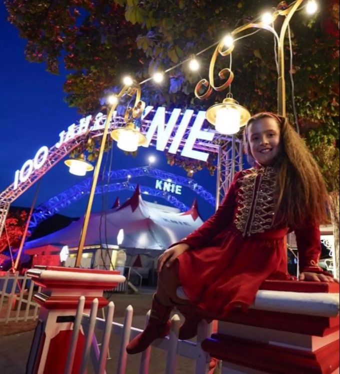 Circus Knie: Géraldines Söhnchen Maycol (eineinhalb) reitet schon | Nau.ch