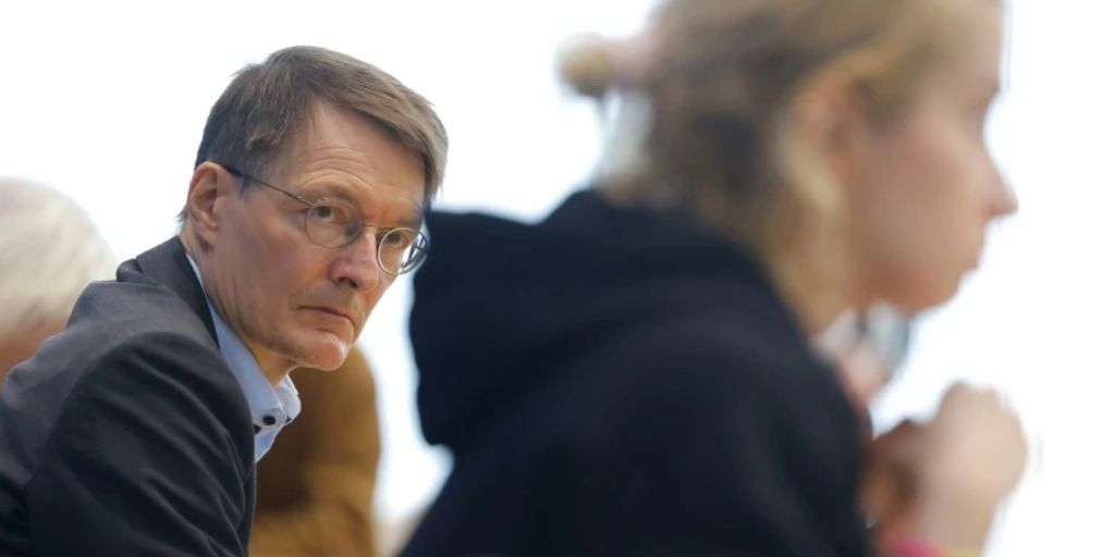 Gesundheitsminister Karl Lauterbach will Impfgeschädigten helfen