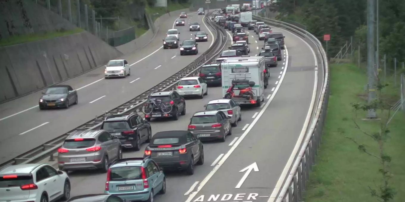 Gotthard: Stau zu Ferienbeginn – 40 Minuten Wartezeit | Nau.ch