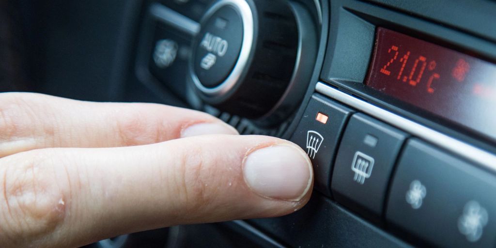 Viel Luft und Reinigen: Was bei beschlagenen Scheiben hilft