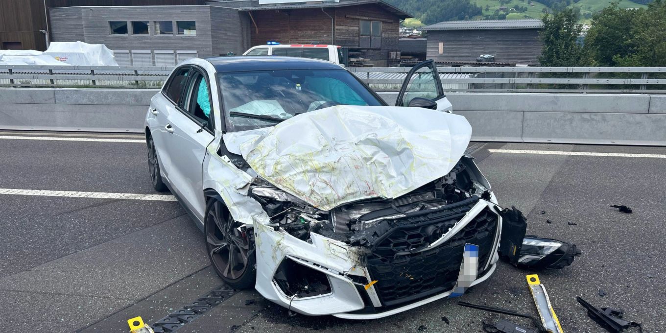 A4 bei Steinen SZ: Autofahrer (54) prallt in Baustellen-Lastwagen | Nau.ch