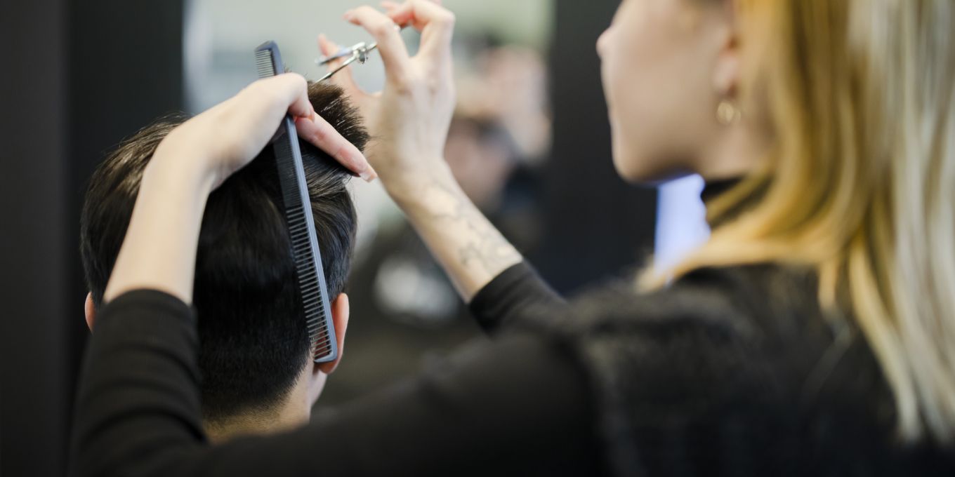 Berner Coiffeur führt 80-Fr-Gebühr für No-Shows ein | Nau.ch