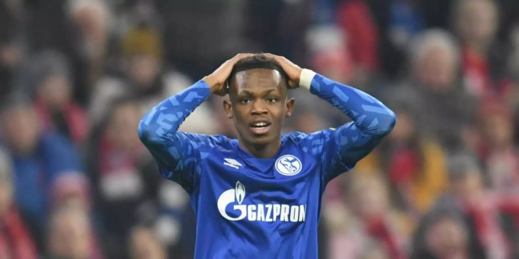 Matondo entschuldigt sich bei Schalke-Fans für BVB-Trikot