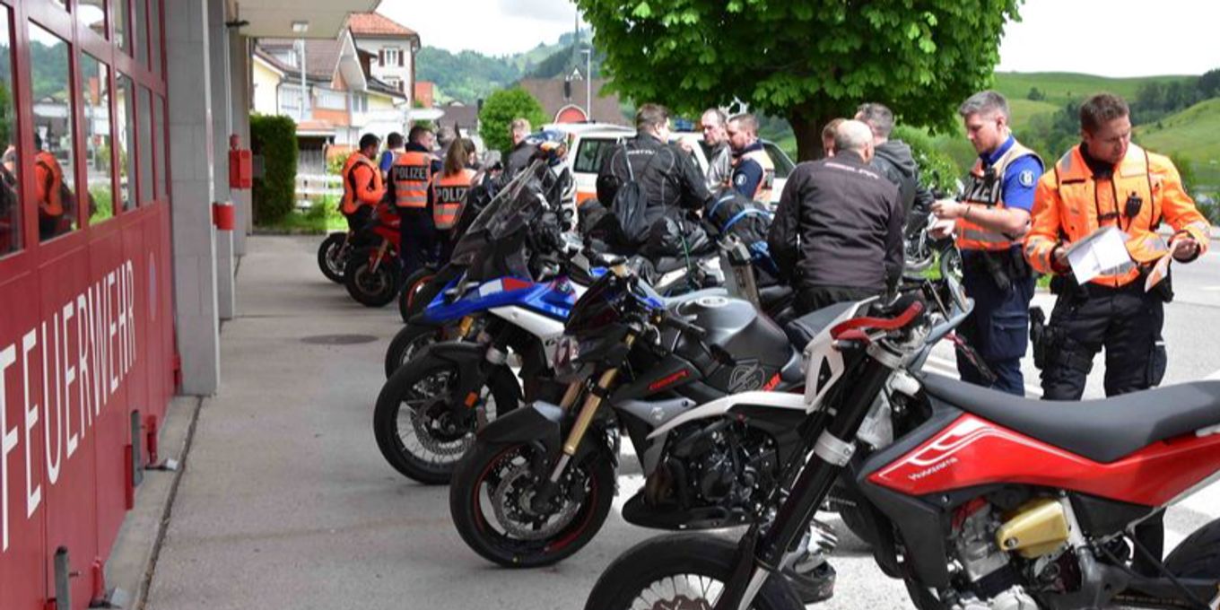 Gais AR: Über 200 Motorräder an Auffahrt kontrolliert | Nau.ch