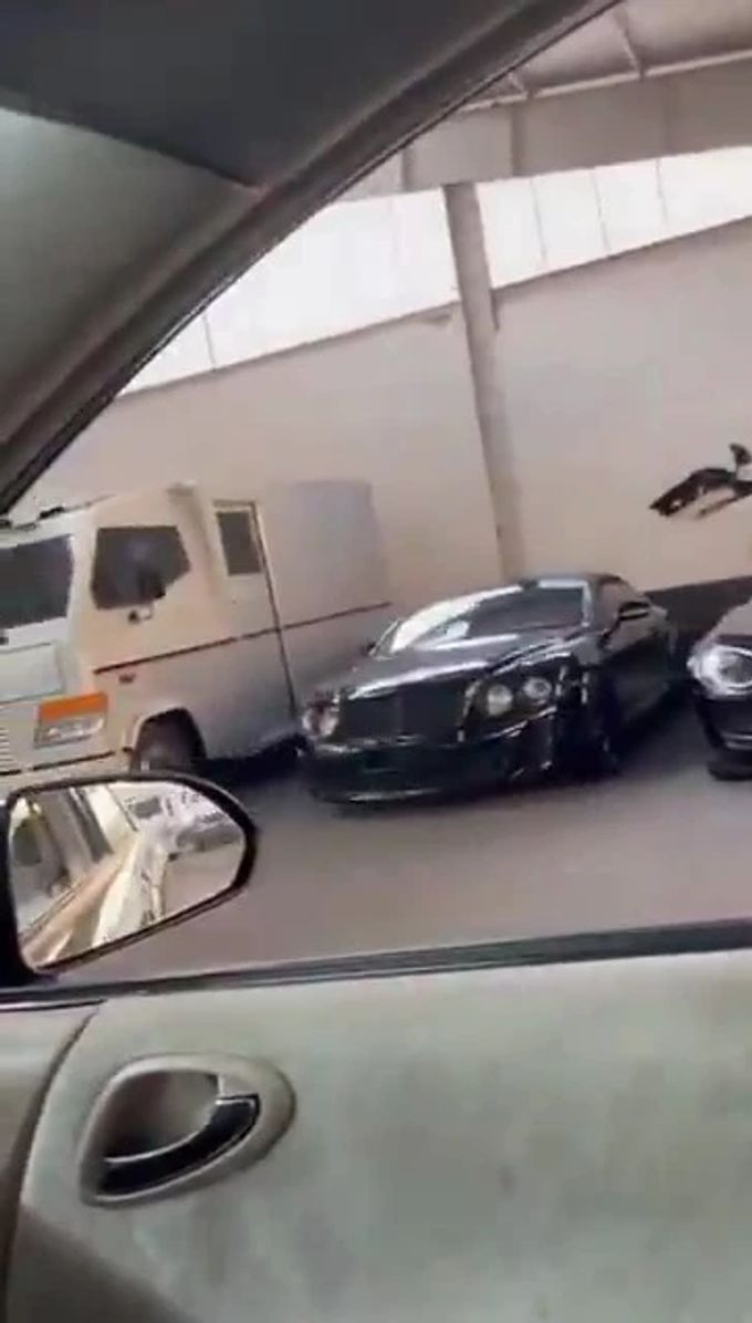 Video zeigt: Ferrari, Rolls Royce – diese Schätze bunkerte Assad | Nau.ch