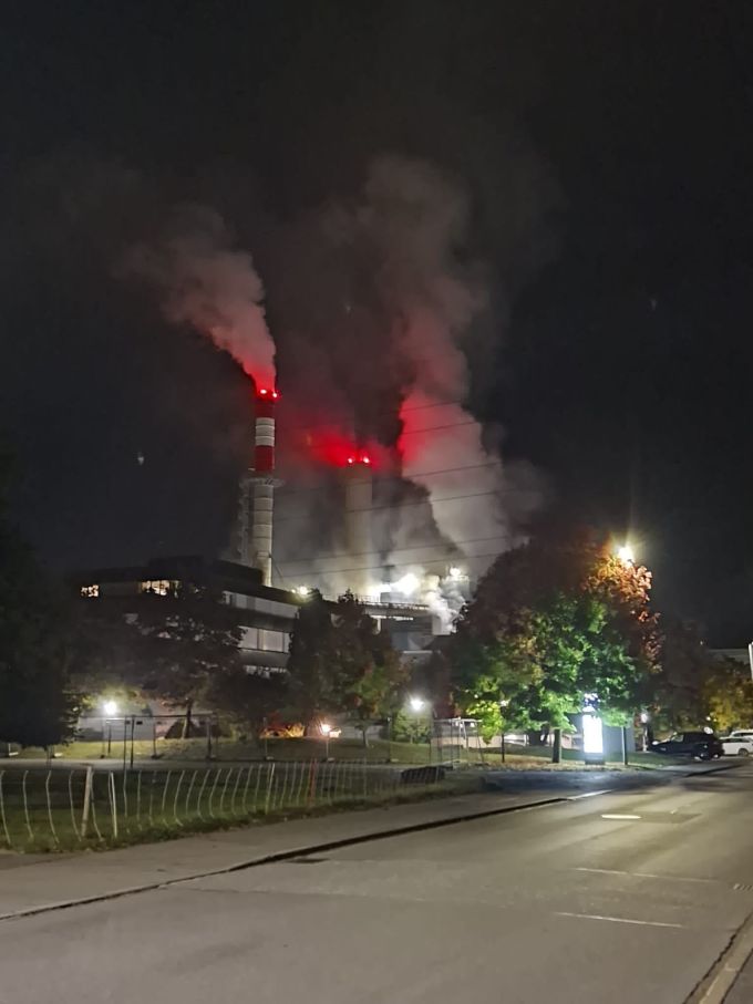 Warnung wegen Grossbrand in Flums SG: Flüssigkeit läuft aus | Nau.ch