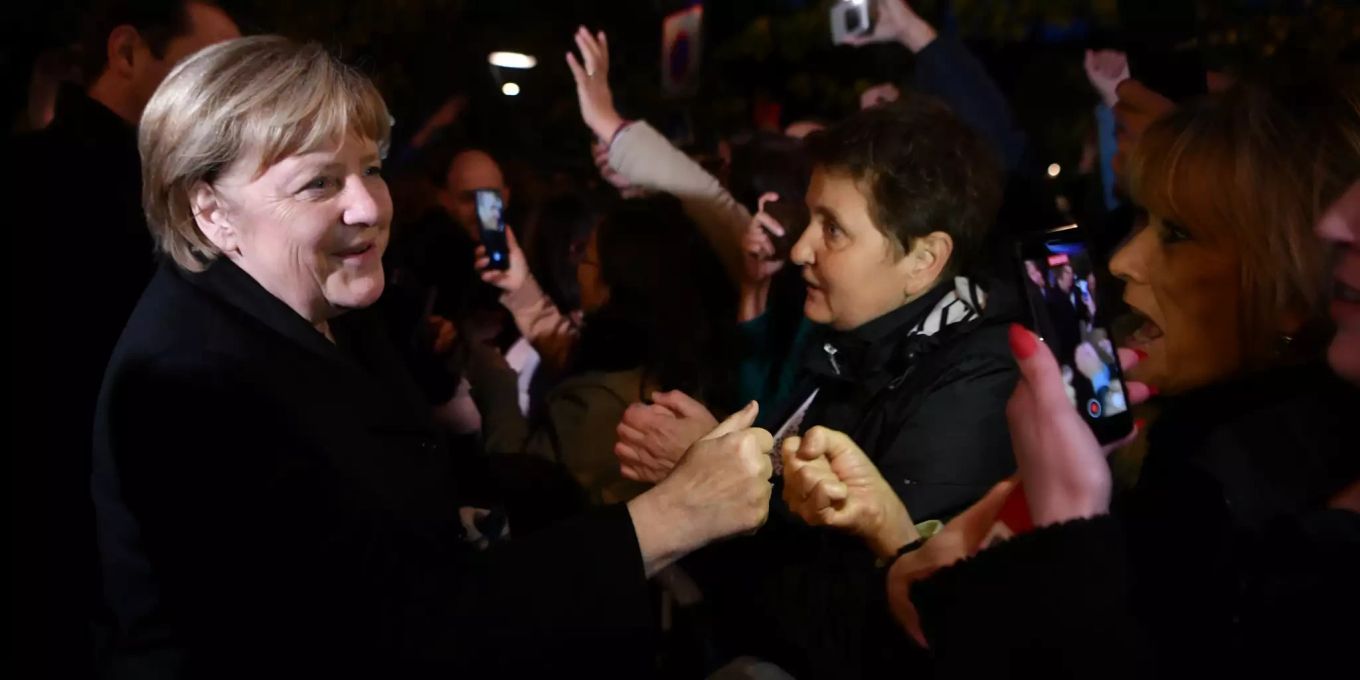 Merkel auf Abschiedsbesuch in Frankreich unter Jubel empfangen | Nau.ch