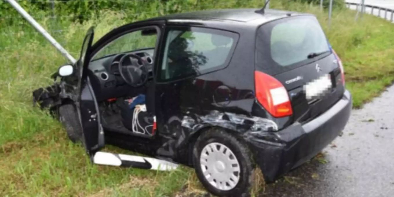In Rothrist AG krachte Auto bei Autobahnausfahrt in Leitplanke | Nau.ch