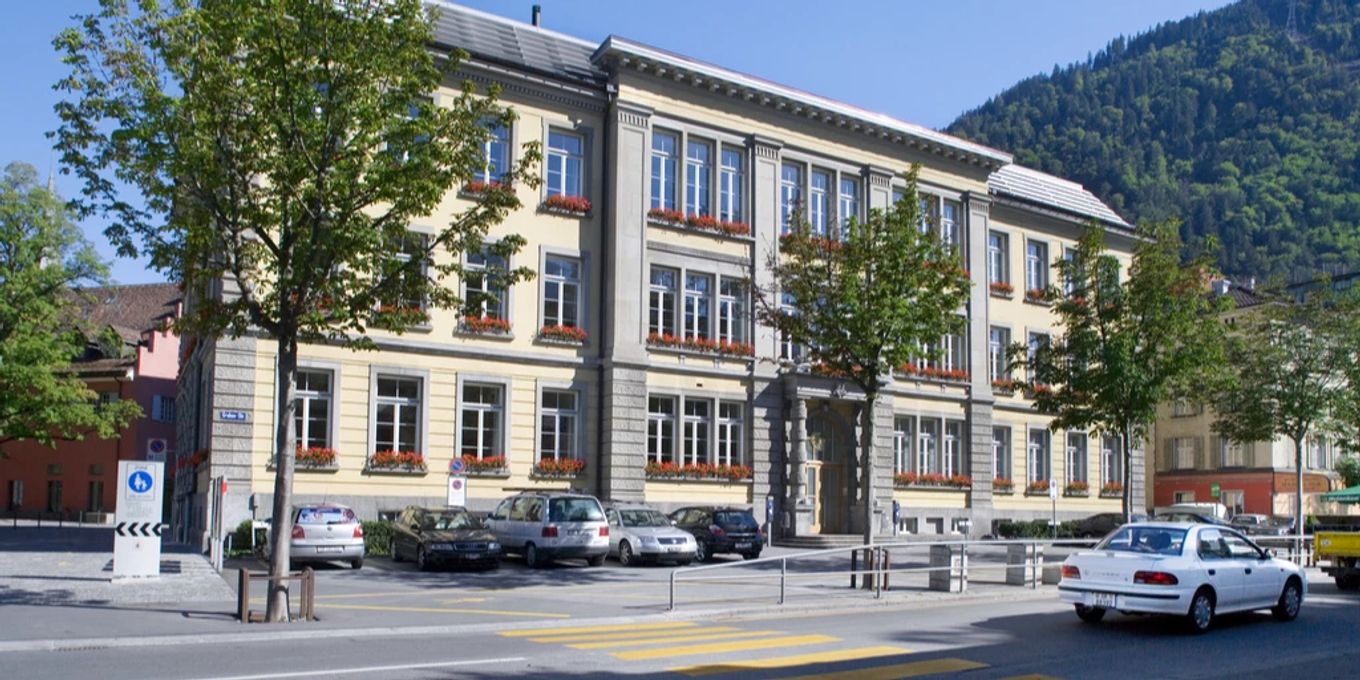 KV Wirtschaftsschule in Chur evakuiert – Bombendrohung? | Nau.ch
