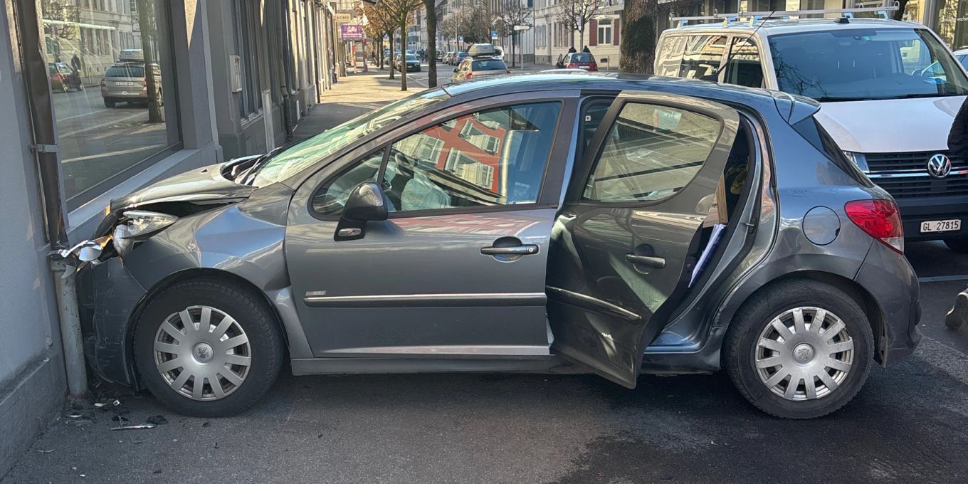Autofahrerin bricht sich bei Kollision in Glarus das Brustbein | Nau.ch