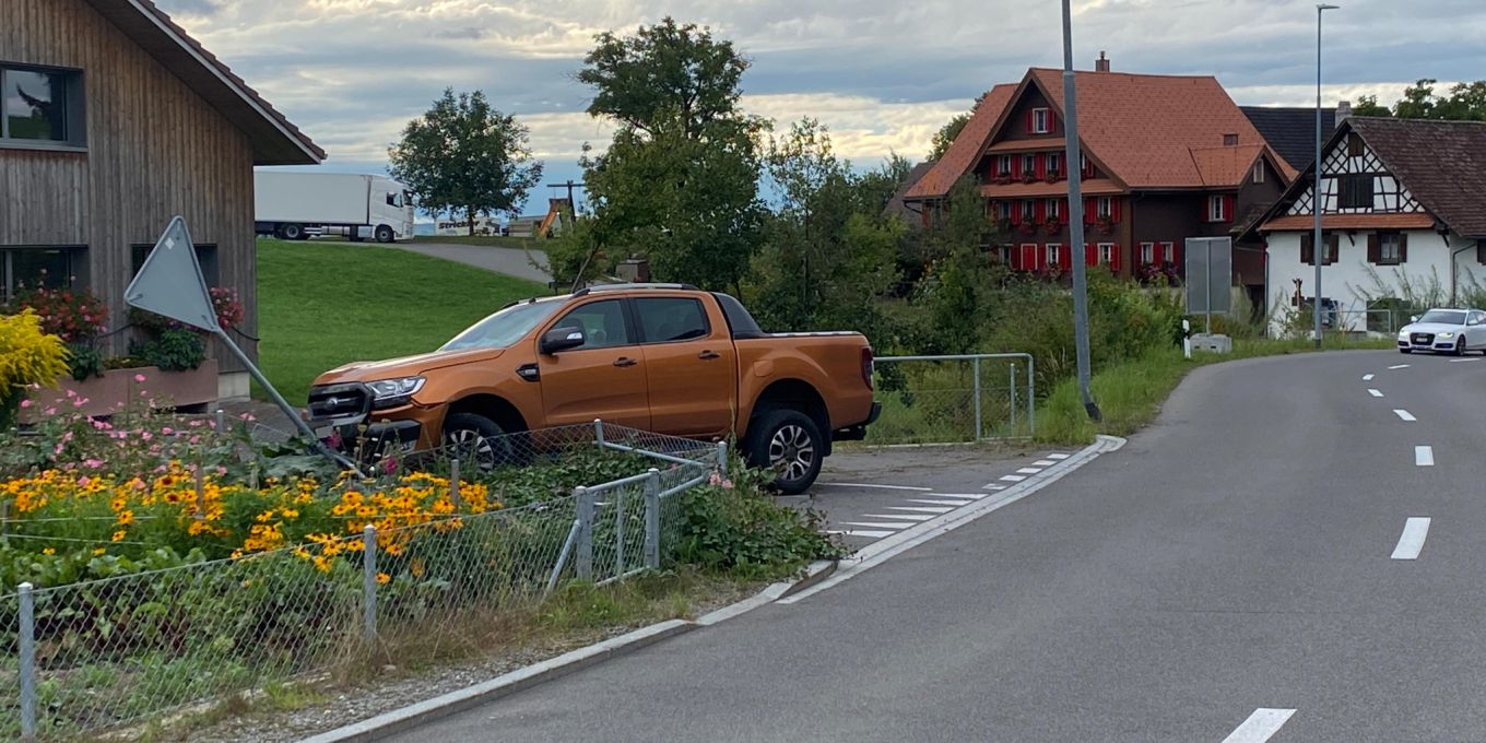 Neuheim ZG: Nach Ausweichmanöver Unfall gebaut – Zeugenaufruf | Nau.ch