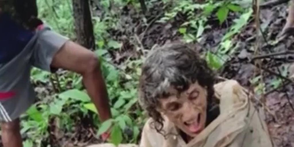 Amerikanerin hat sich selbst im Dschungel angekettet