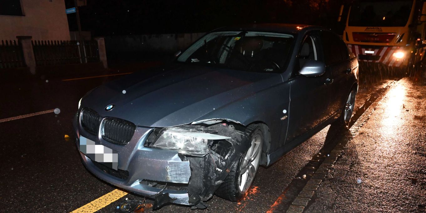 St.Margrethen SG: BMW-Fahrer prallt bei Unfall in Betonpoller | Nau.ch