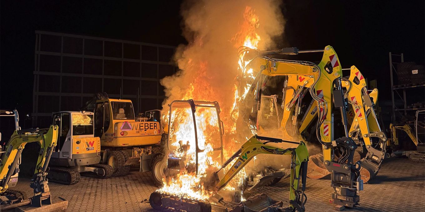 Aesch BL: Brand zweier Bagger erfordert Feuerwehreinsatz | Nau.ch