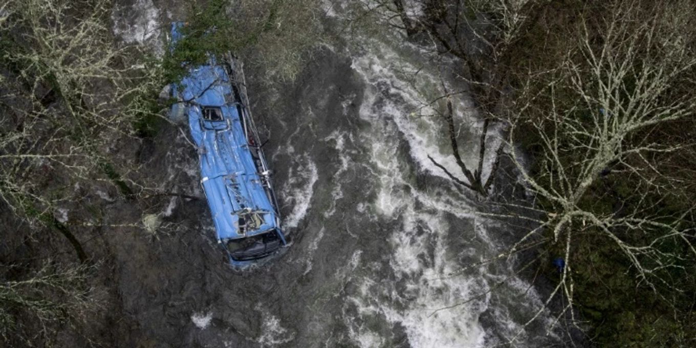 Sieben Tote bei Sturz eines Busses in Fluss in Spanien | Nau.ch