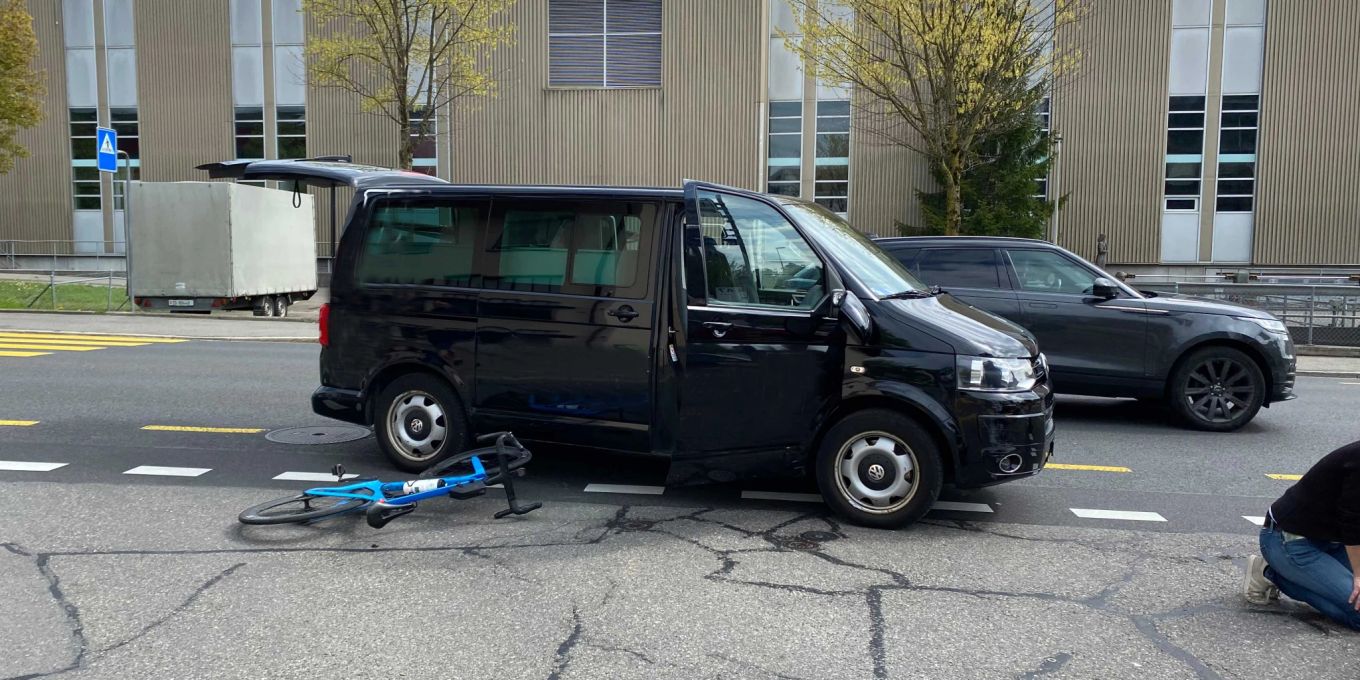Baar ZG: Rennradfahrer (30) nach Unfall mit Auto erheblich verletzt ...