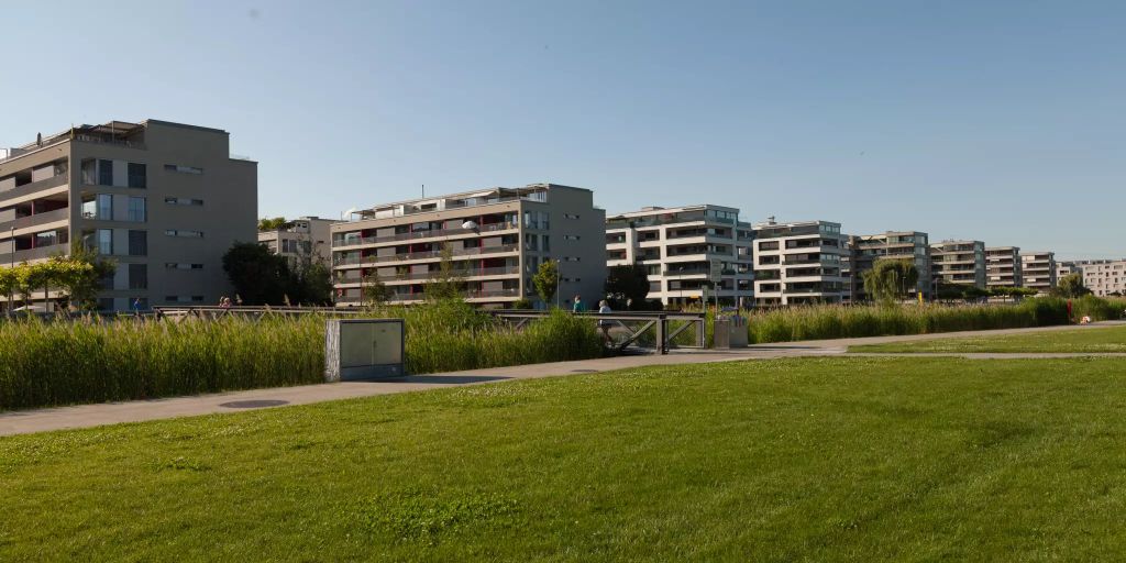 Hochhäuser mit Hotels in Opfikon