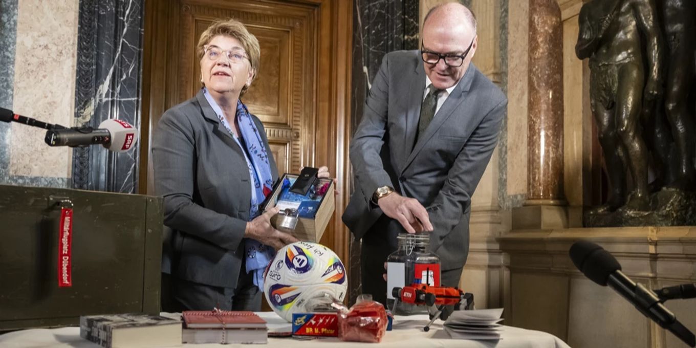 Viola Amherd überhäuft Nachfolger Martin Pfister mit Geschenken | Nau.ch