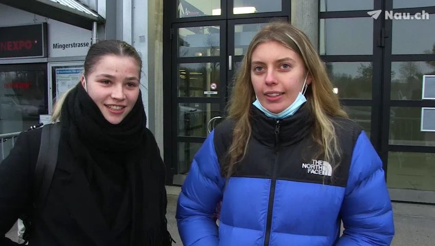 Coronavirus: Mega-Schlange vor Berner Walk-In-Impfzentrum