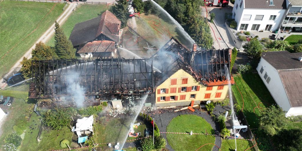 Brand in Zuzwil SG: Wohnhaus mit Scheune in Vollbrand