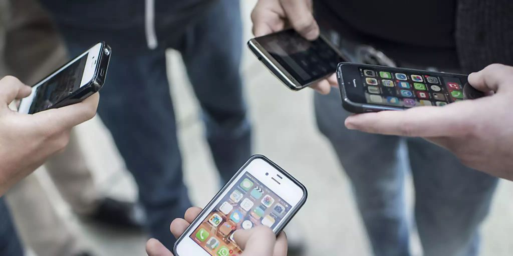 Handy-Sucht: Experten sehen mehr Anreize in der Gesellschaft