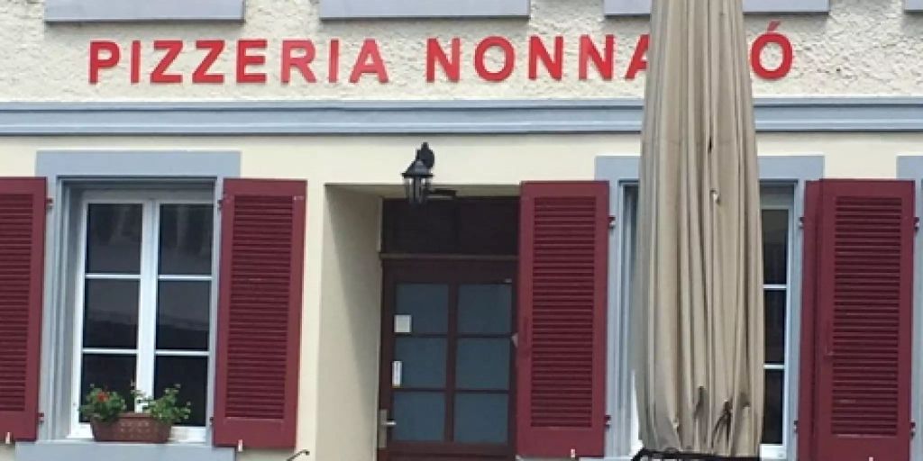 Parkplätze werden der Pizzeria zur Verfügung gestellt