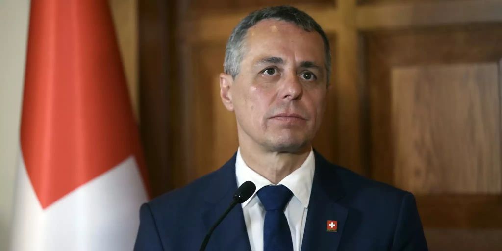 Ignazio Cassis bei den «Höhlenbewohnern» in Krauchthal BE