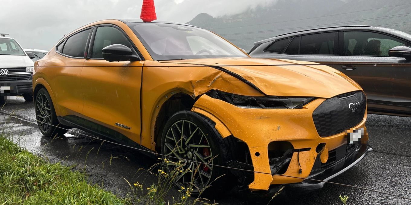 Netstal GL: Auffahrkollision zwischen zwei Fahrzeugen | Nau.ch