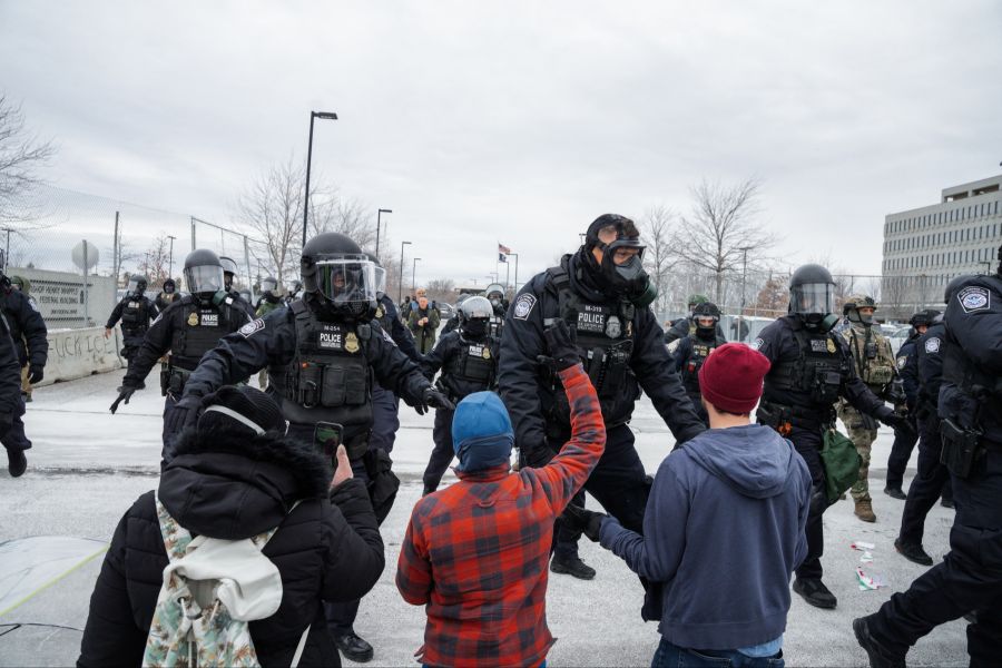 Nach Protesten gegen ICE setzt Trump 1500 Soldaten für Minnesota ein ...