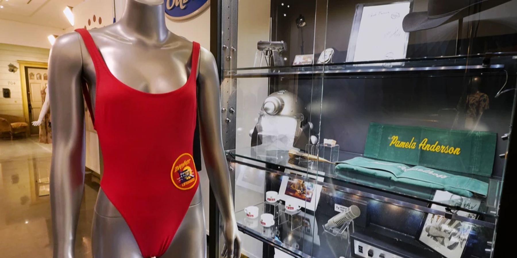 Pamela Anderson: Bikini-Museum ersteigert «Baywatch»-Badeanzug | Nau.ch