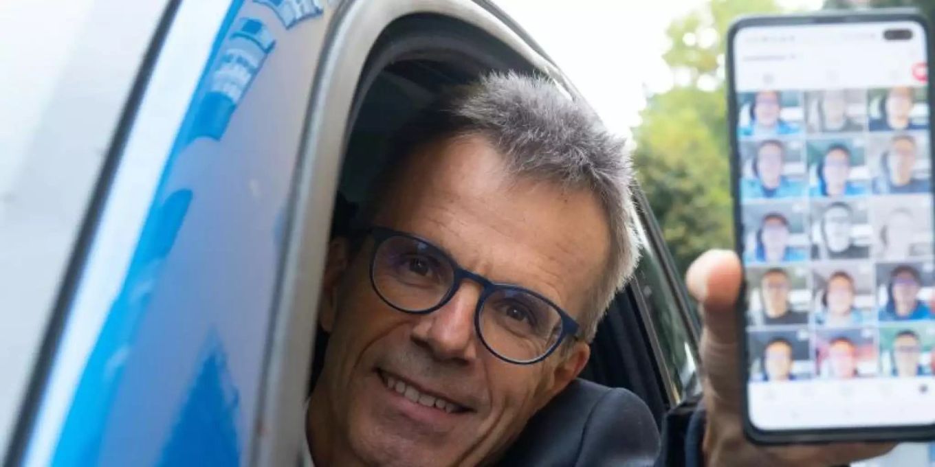 Singender Pendler ist Instagram-Star | Nau.ch