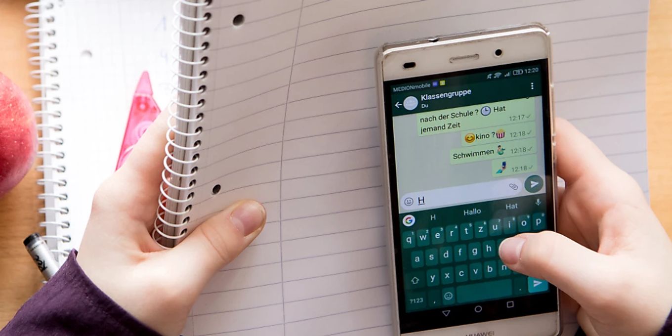 Basler Politikerinnen fordern Handyverbot an Schulen | Nau.ch