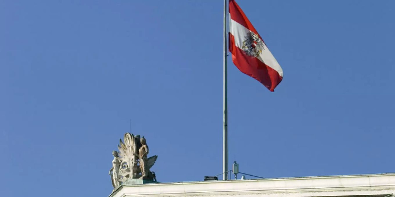 ÖVP-Ministerin Tanner sorgt mit Red-Bull-Ohrringen für Polit-Streit ...