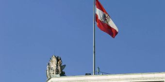 ÖVP-Ministerin Tanner sorgt mit Red-Bull-Ohrringen für Polit-Streit ...