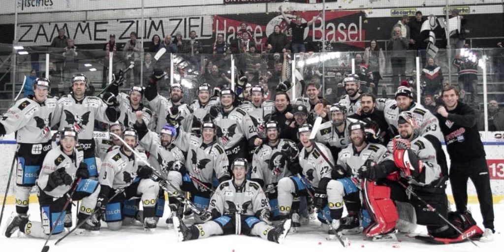 Der EHC Basel feiert seinen Aufstieg in die Swiss League