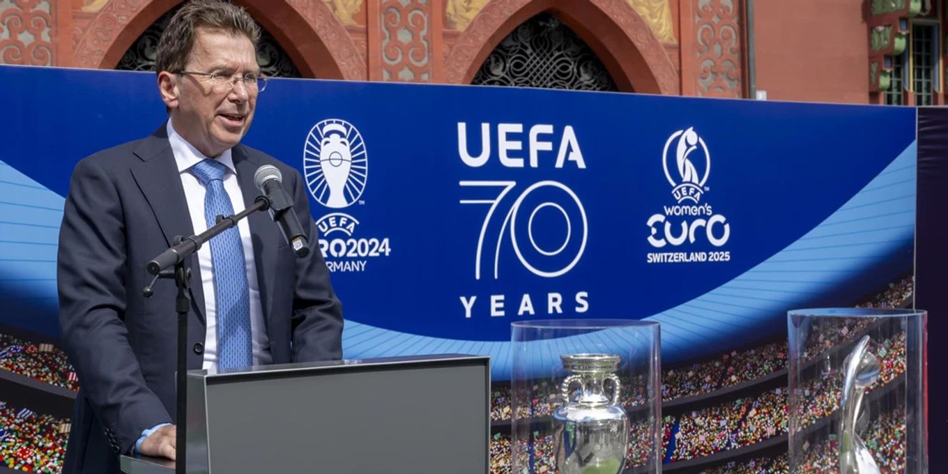 Euro-Pokale sind zum Uefa-Jubiläum zu Gast in Basel | Nau.ch