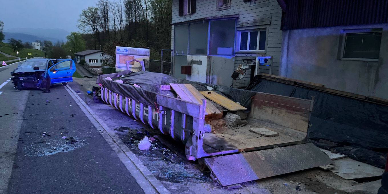 Meienberg AG: Autofahrer (19) kracht in Mulde | Nau.ch