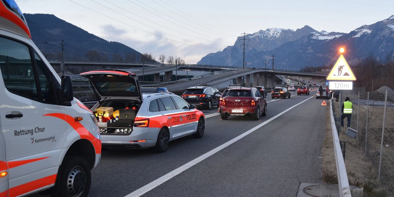 A13 bei Zizers GR: Stau führt zu Auffahrunfall mit vier Fahrzeugen | Nau.ch