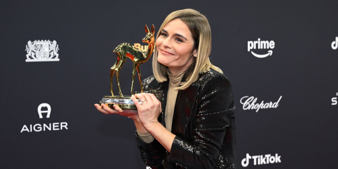 Hazel Brugger begeistert bei Bambi-Verleihung im Glamour-Look | Nau.ch