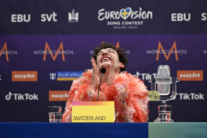 Eurovision Song Contest: Nemo zerbricht Pokal bei Feier-Auftritt | Nau.ch