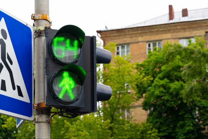Keine unnötigen Rotphasen mehr: KI steuert die Ampeln | Nau.ch