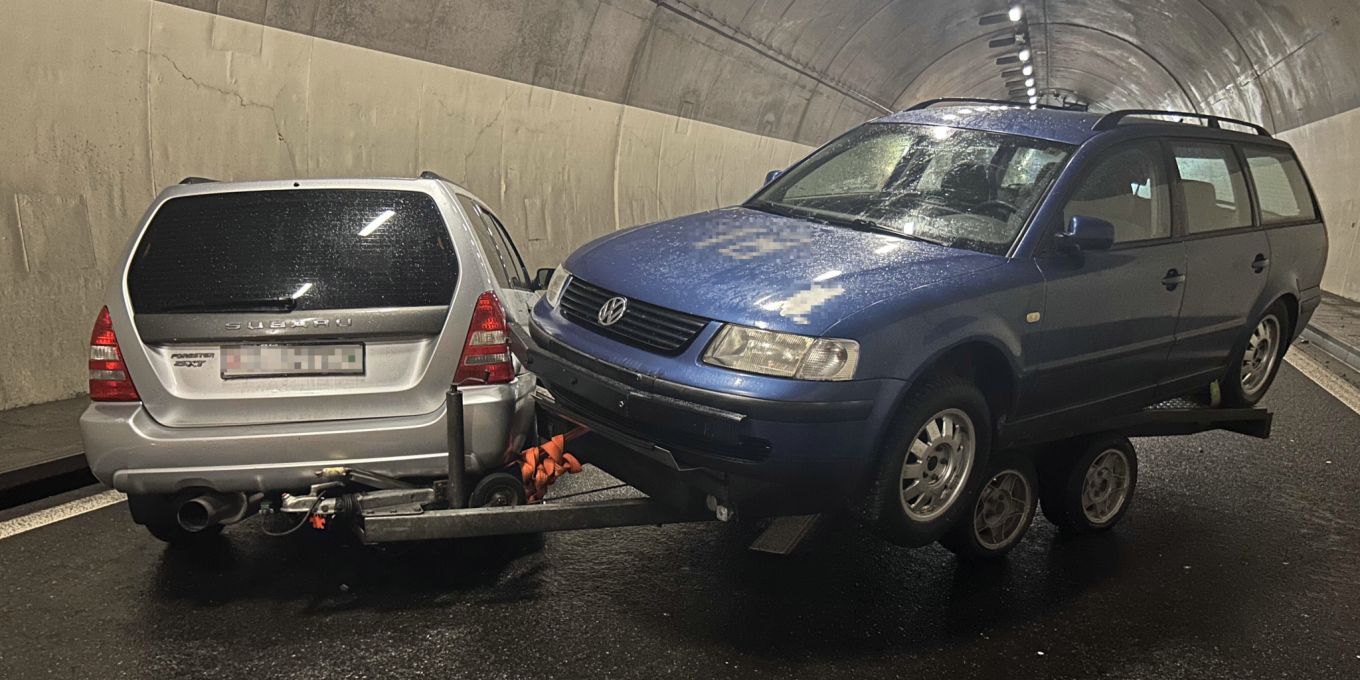 A15 bei Uznach SG: Auto mit Anhänger prallt in Randstein | Nau.ch