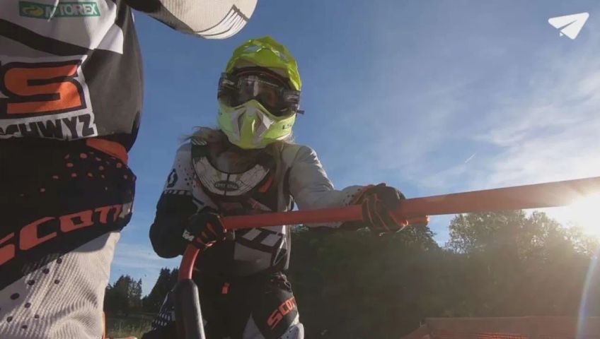 Sara machts in neuer Folge im Sidecar