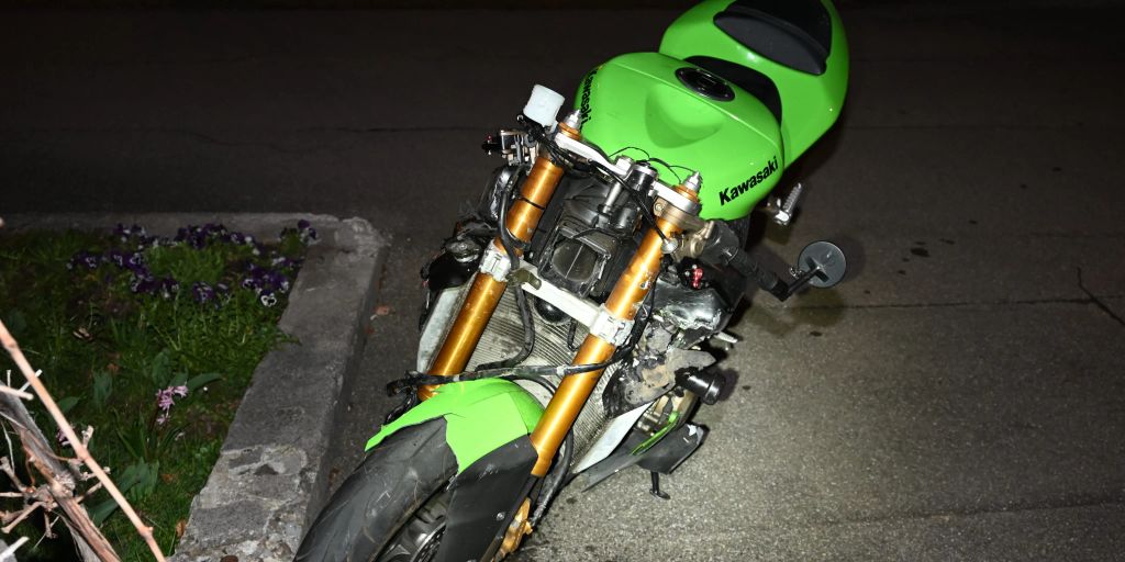 Gommiswald SG: Motorradlenker nach Kollision unbestimmt verletzt