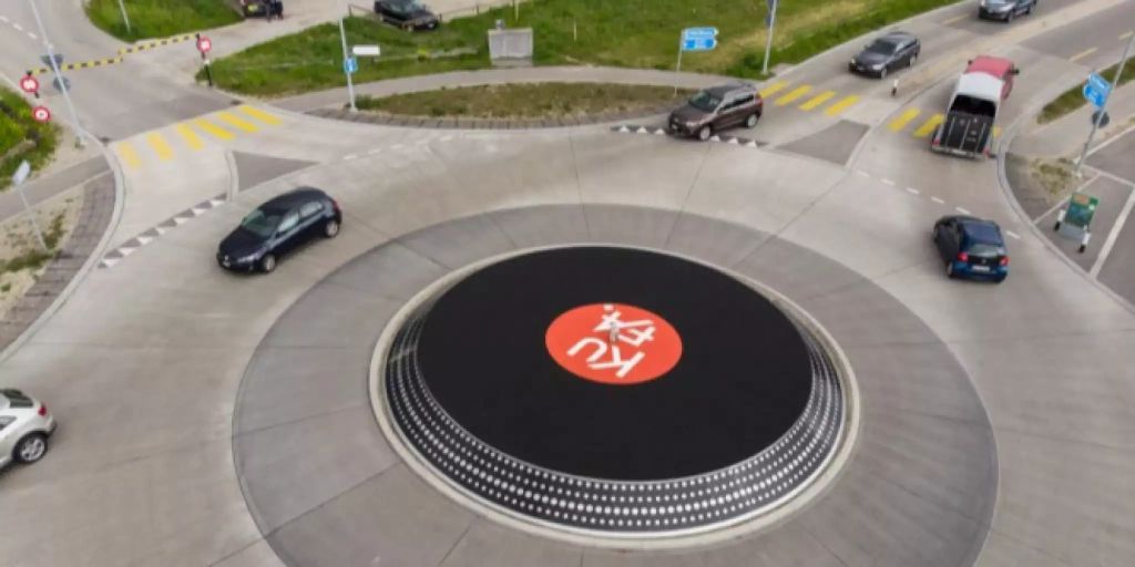 KUFA-Kreisel: Einweihung des schönsten Kreisels der Welt