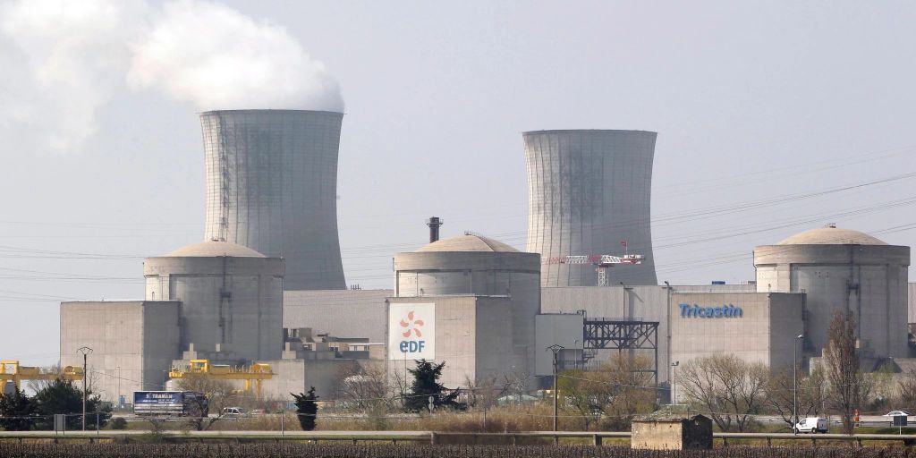 Laufzeit eines ersten französischen AKW auf 50 Jahre verlängert