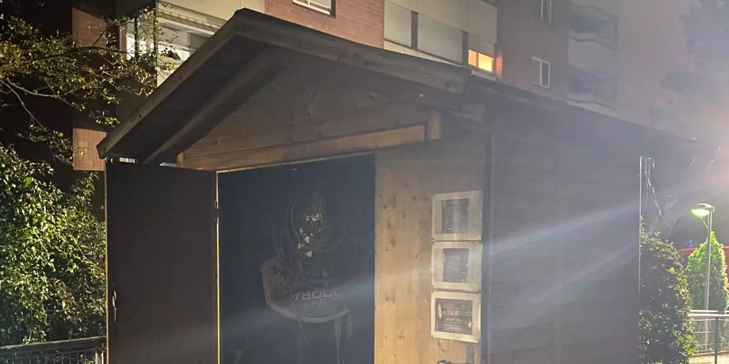 Muttenz BL: Holzschopf in Brand geraten