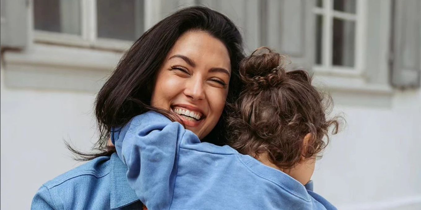 Rebecca Mir: Das Model veröffentlicht ein rares Bild mit ihrem Sohn ...