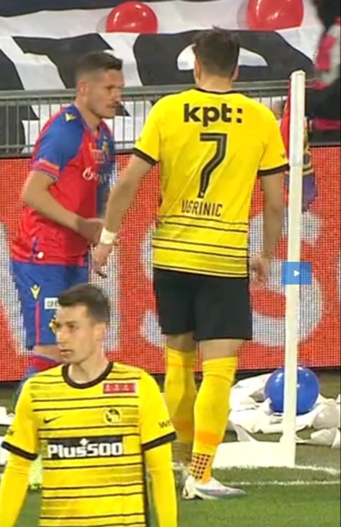 FC Basel: Fan-Knirpse bewerfen YB-Star Zesiger mit WC-Papier | Nau.ch